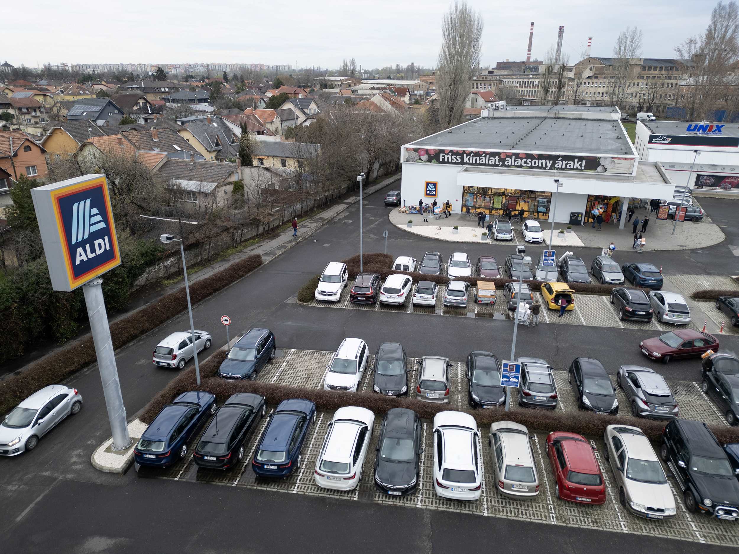 Alacsony árak megújult környezetben: újabb áruházát modernizálta az ALDI